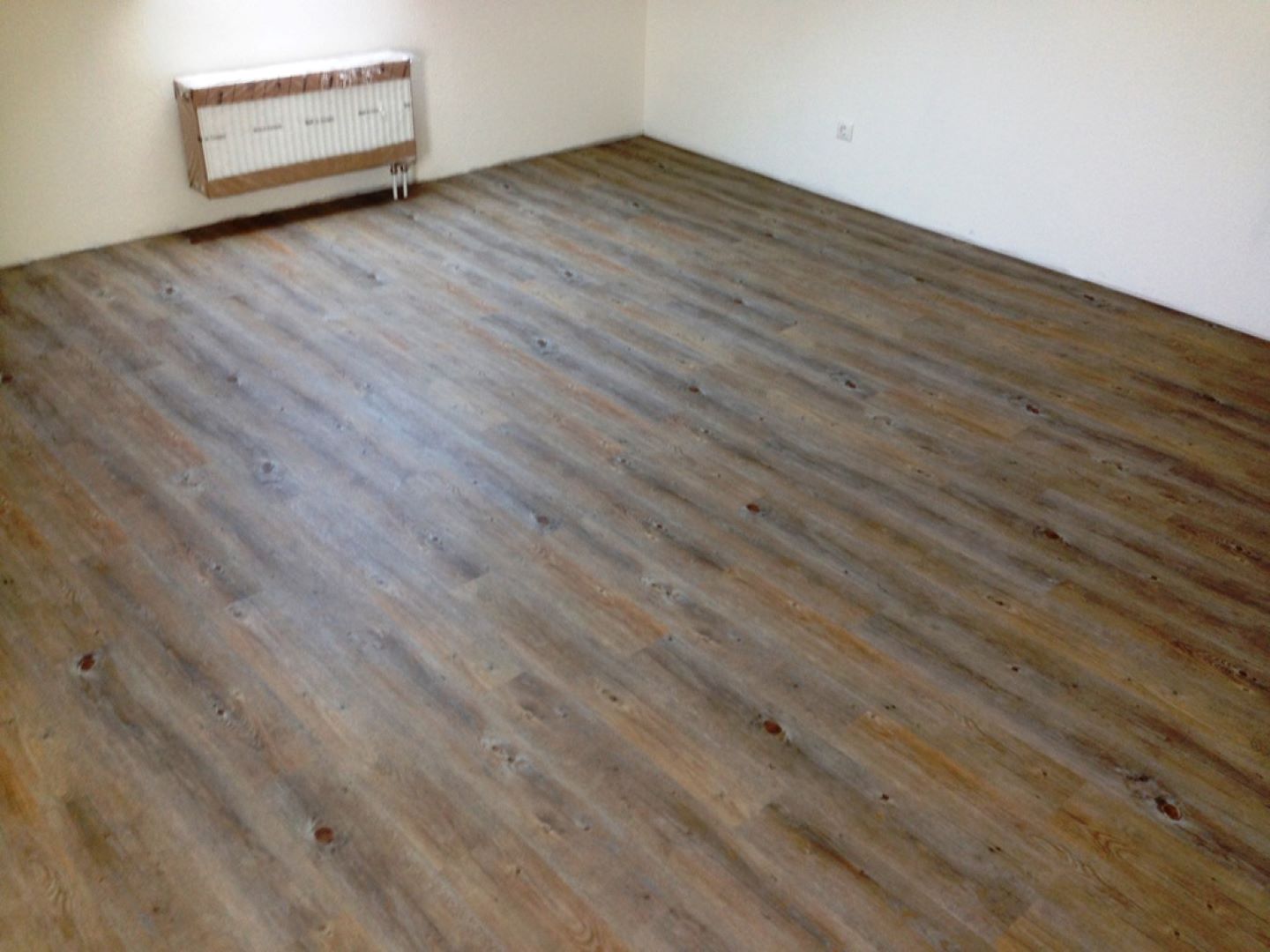 Design- und Vinylböden verlegen - haltbarer und hochwertiger Bodenbelag